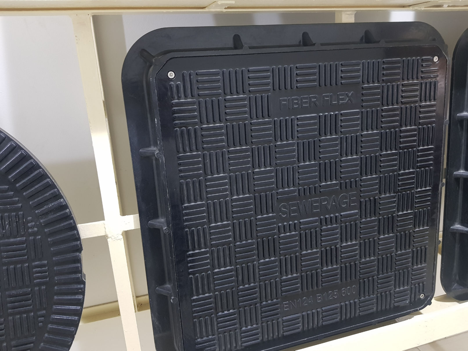 SMC ( GRP MANHOLE COVER AND FRAME ) – Fiber Flex UAE
